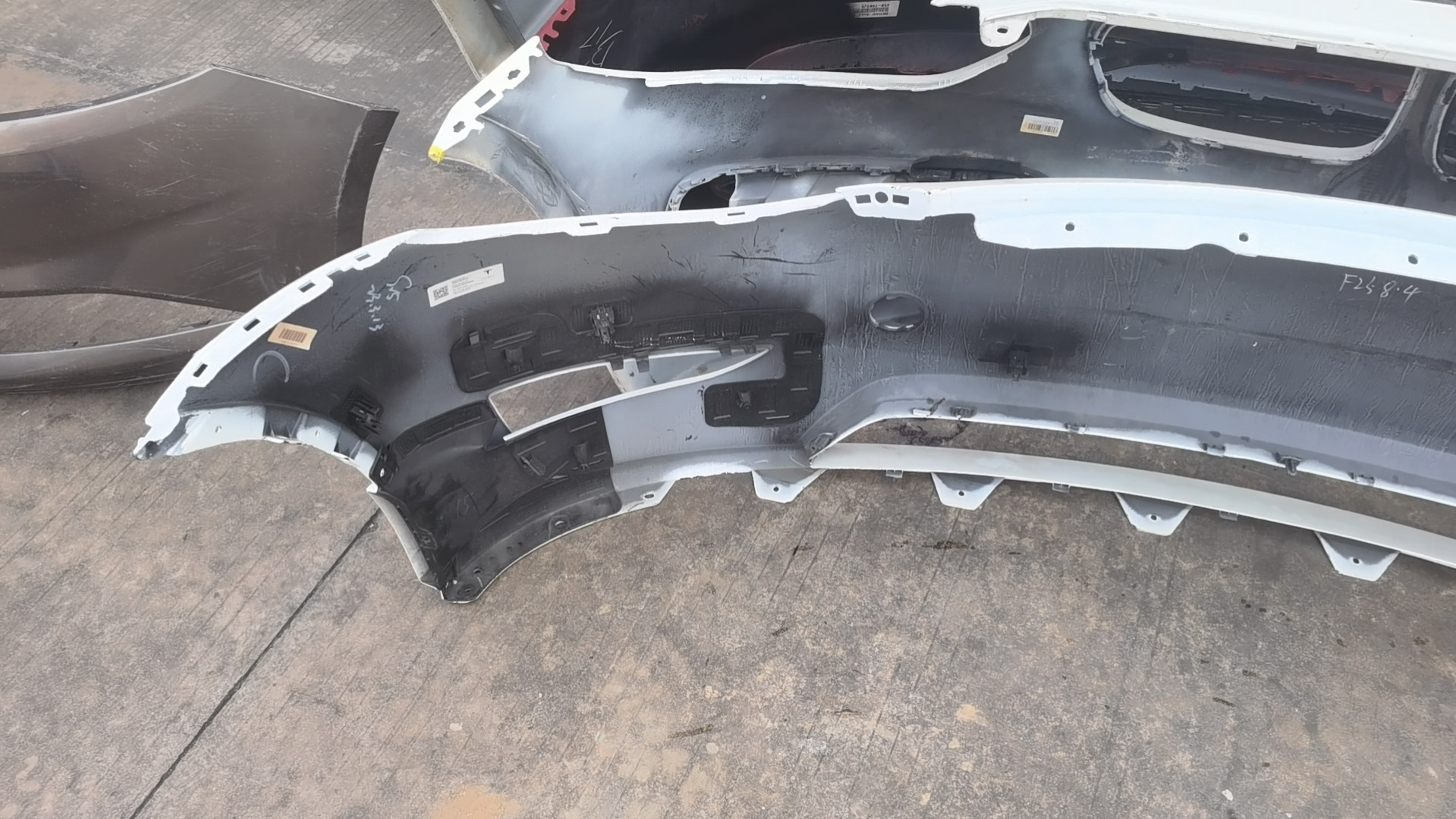 Пришли на склад запчастюльки. Все только оригинал! — Tesla Model Y ...