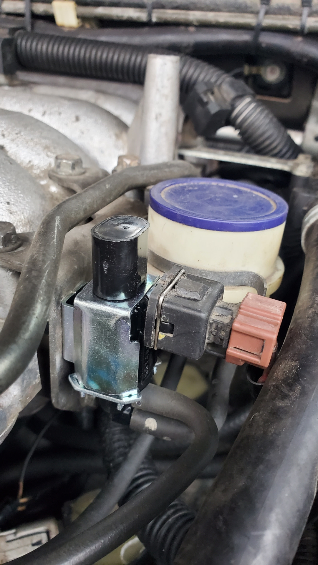 Электромагнитный клапан на впускном коллекторе MR160676 — Mitsubishi ...