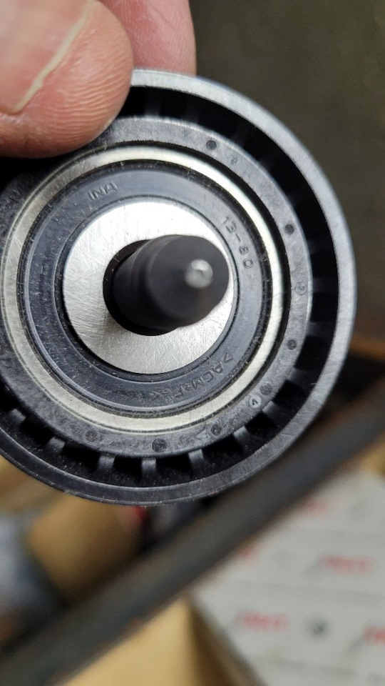 1628925880 Ролик обводной ремня грм Peugeot Citroen | Запчасти на DRIVE2