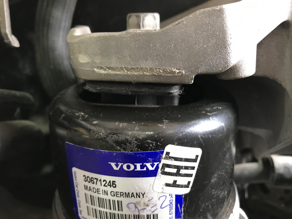 30671245 ПОДУШКА ДВИГАТЕЛЯ ПРАВАЯ (ГИДРАВЛИЧЕСКАЯ). Volvo | Запчасти на ...