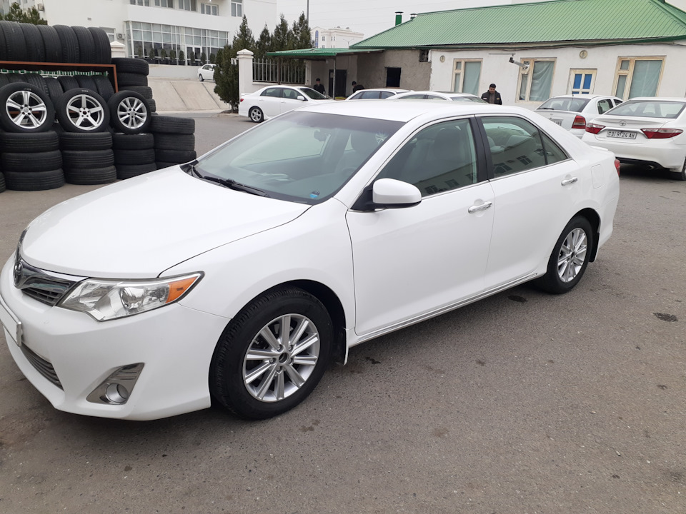 Замена колес на Roadstone — Toyota Camry (XV50), 2,5 л, 2011 года ...