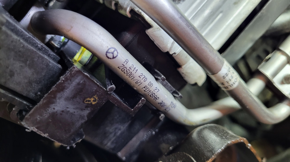 A2112700027 Трубка масляного радиатора Mercedes | Запчасти на DRIVE2