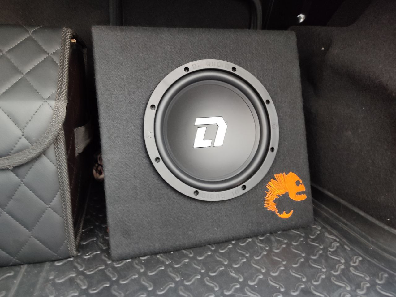 Активный сабвуфер Piranha 8a от DL Audio.Качаем низы. — Renault Logan ...