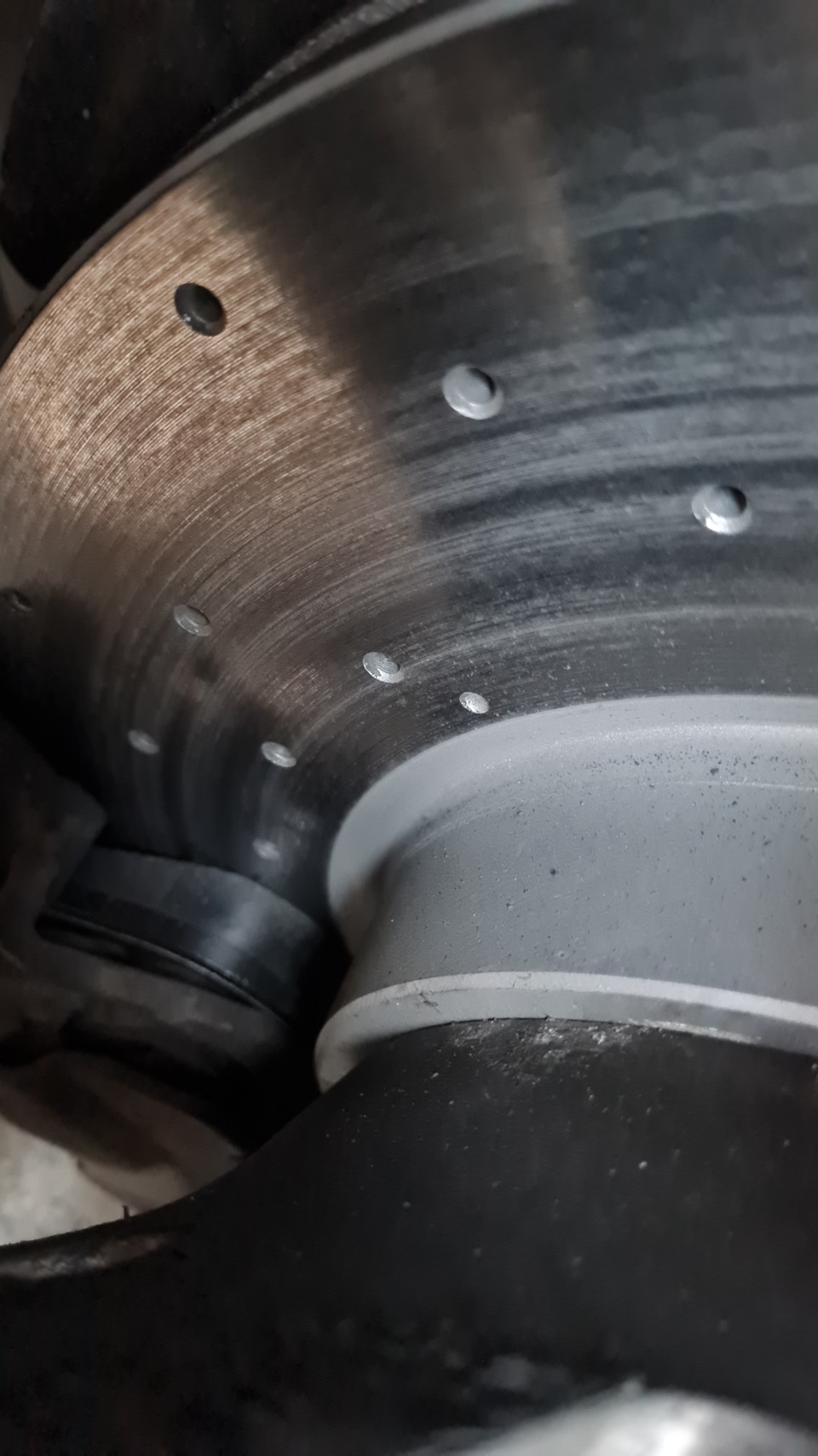 DEVERS Диск тормозной передний перфорированный — BMW X5 (E70), 3 л ...