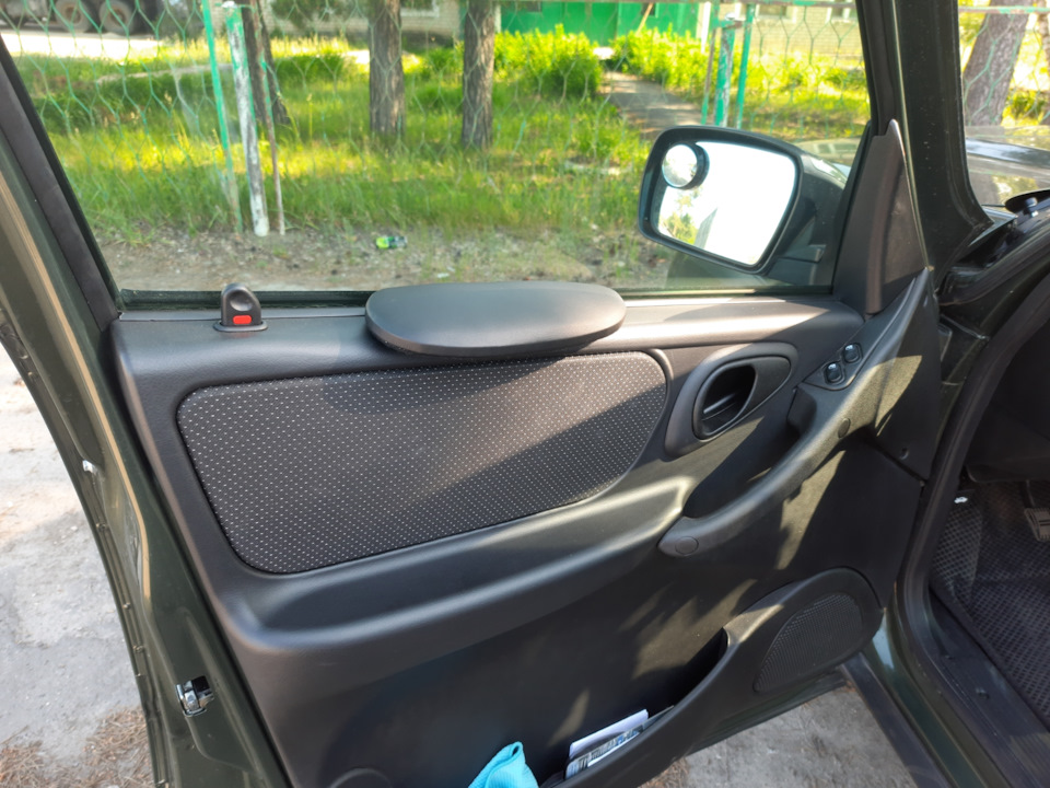 Подлокотник водительской двери Нива Тревел — Lada Niva Travel, 1,7 л ...