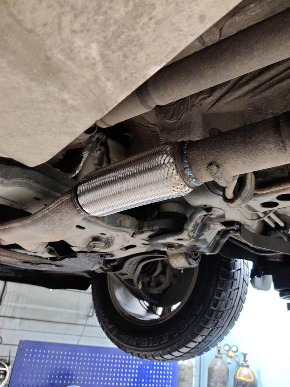 Гофра выхлопной системы — Ford Explorer (5G), 3,5 л, 2012 года | визит ...