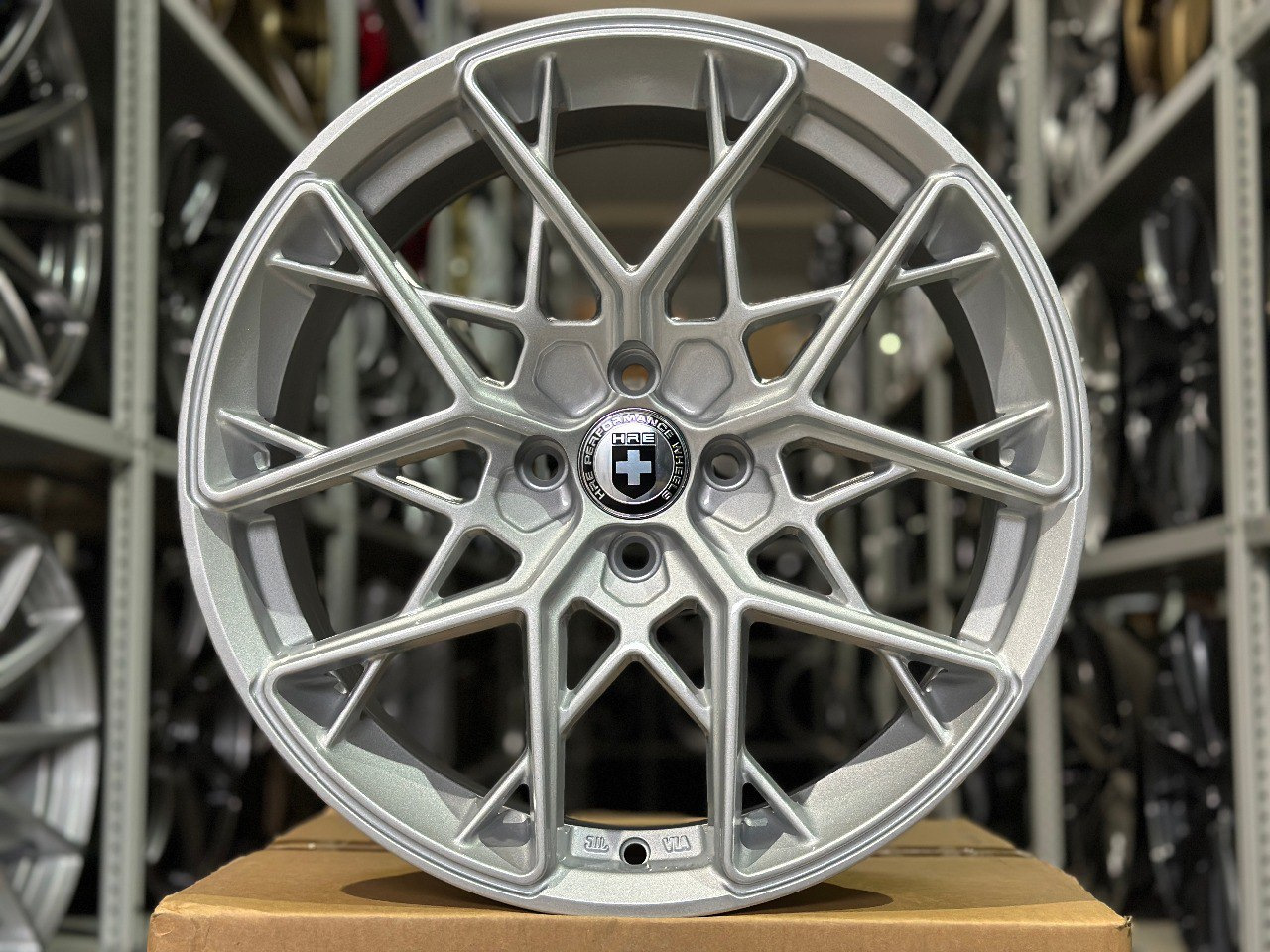 Новое поступление литых дисков HRE FF10 — iPeopleWheels на DRIVE2