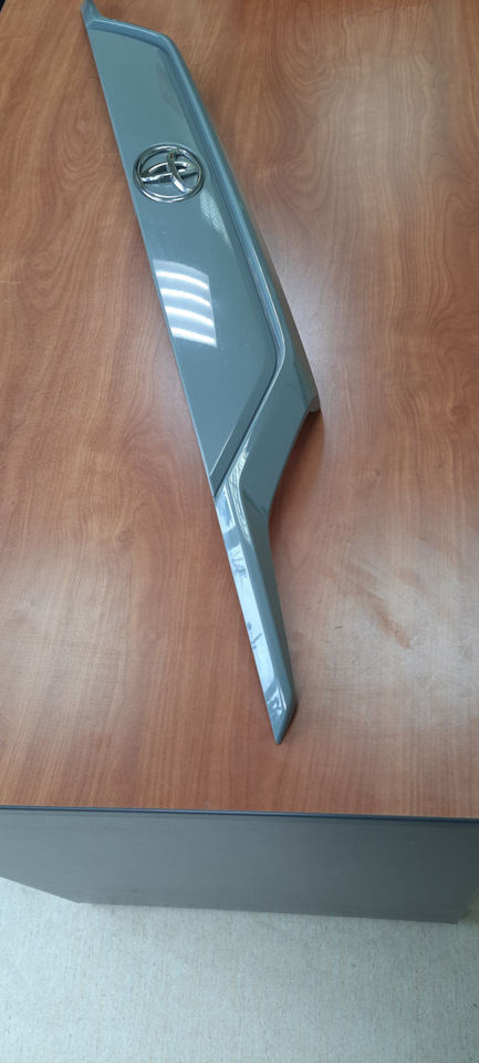 Накладка на дверь багажника на Toyota RAV4 (5G). Б/у | 3 500 ₽ в городе ...