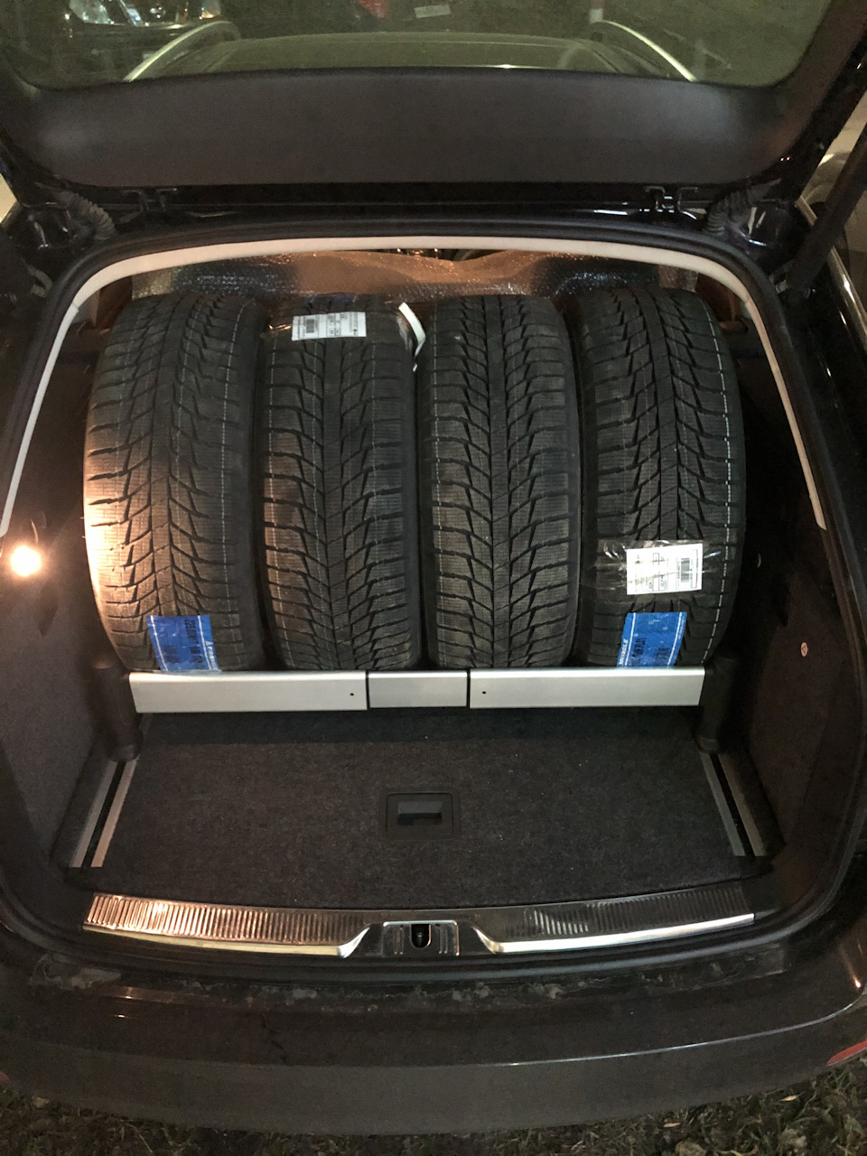 Сезонная смена шин — Skoda Superb Combi (Mk2), 2 л, 2011 года | шины ...