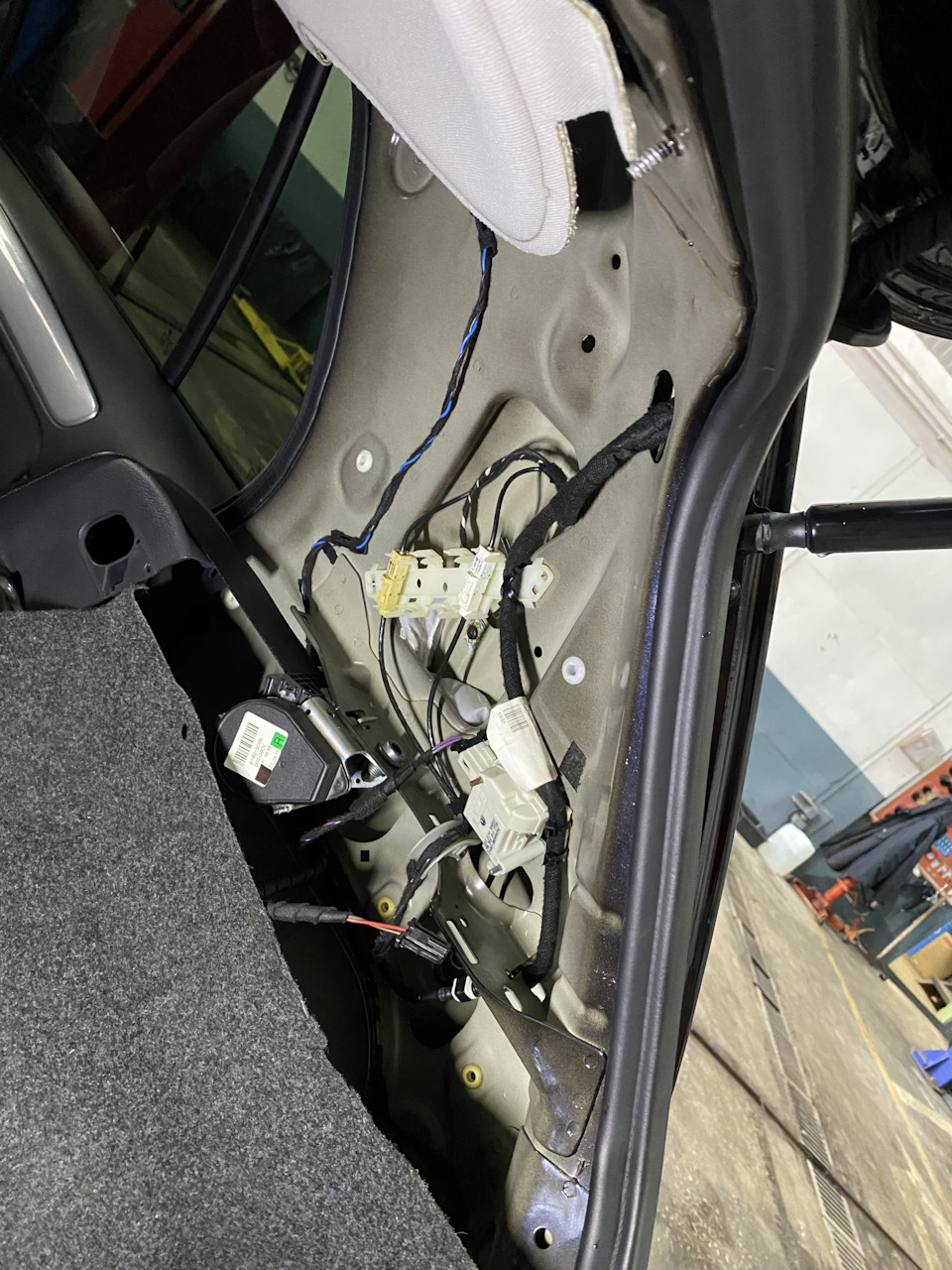 Ремонт трубки заднего омывателя, гольф 6 — Volkswagen Golf Mk6, 1,4 л ...