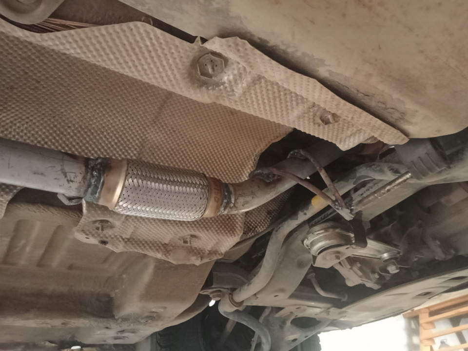 гофра в глушитель логана — Renault Logan (1G), 1,6 л, 2010 года ...