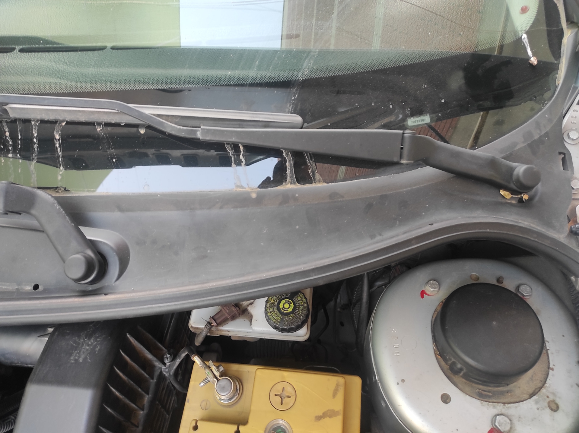Заглушки рычагов стеклоочистителя — Peugeot 206 Sedan, 1,4 л, 2008 года ...