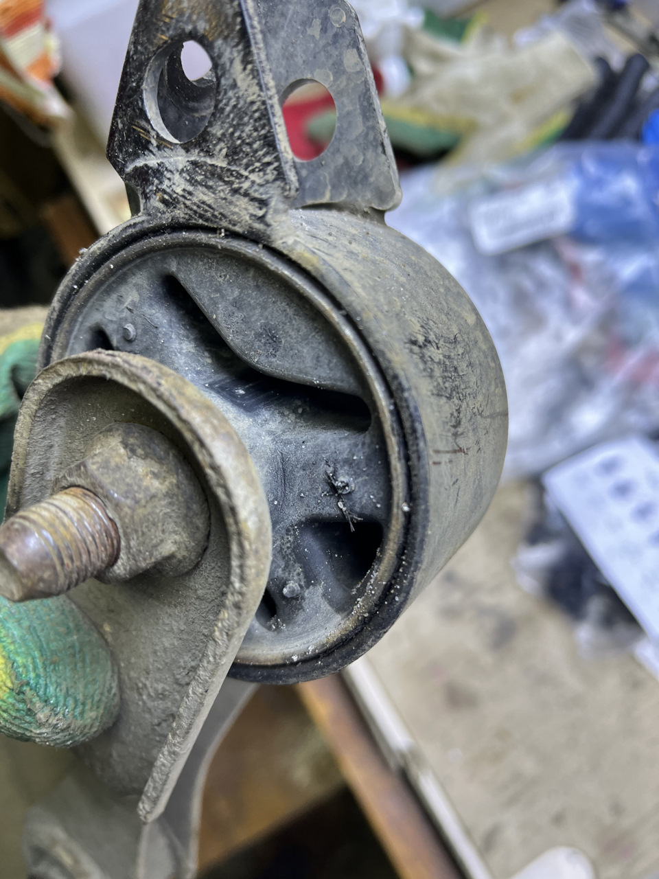 Подушка двигателя задняя, она же подушка АКПП — 2 — Chevrolet Spark ...