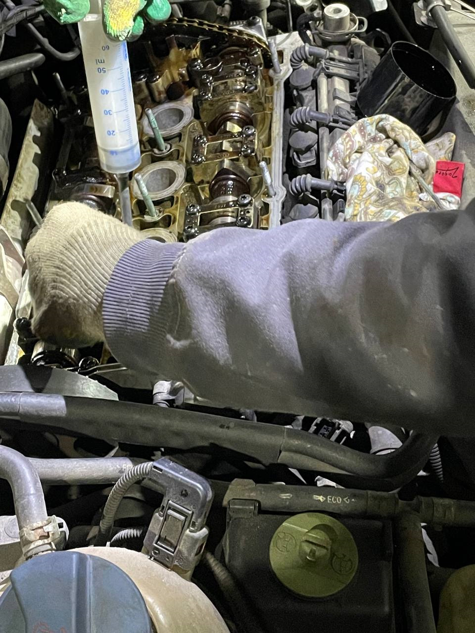 замена прокладок гнц, клап. крышки и свечных колодцев — Skoda Octavia ...