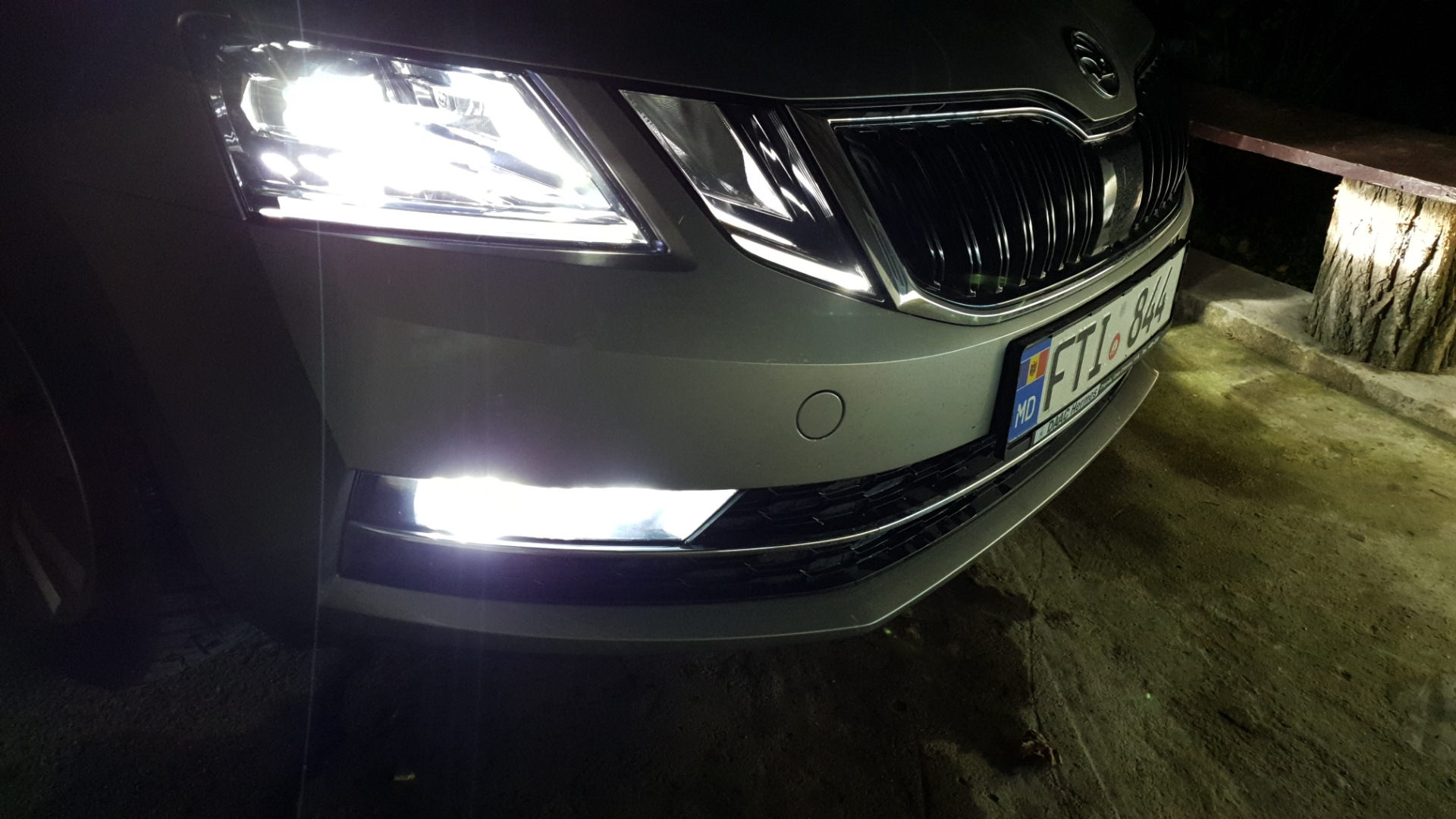 Led bulbs Philips h8 — Skoda Octavia A7 Mk3, 1,6 л, 2018 года | тюнинг ...