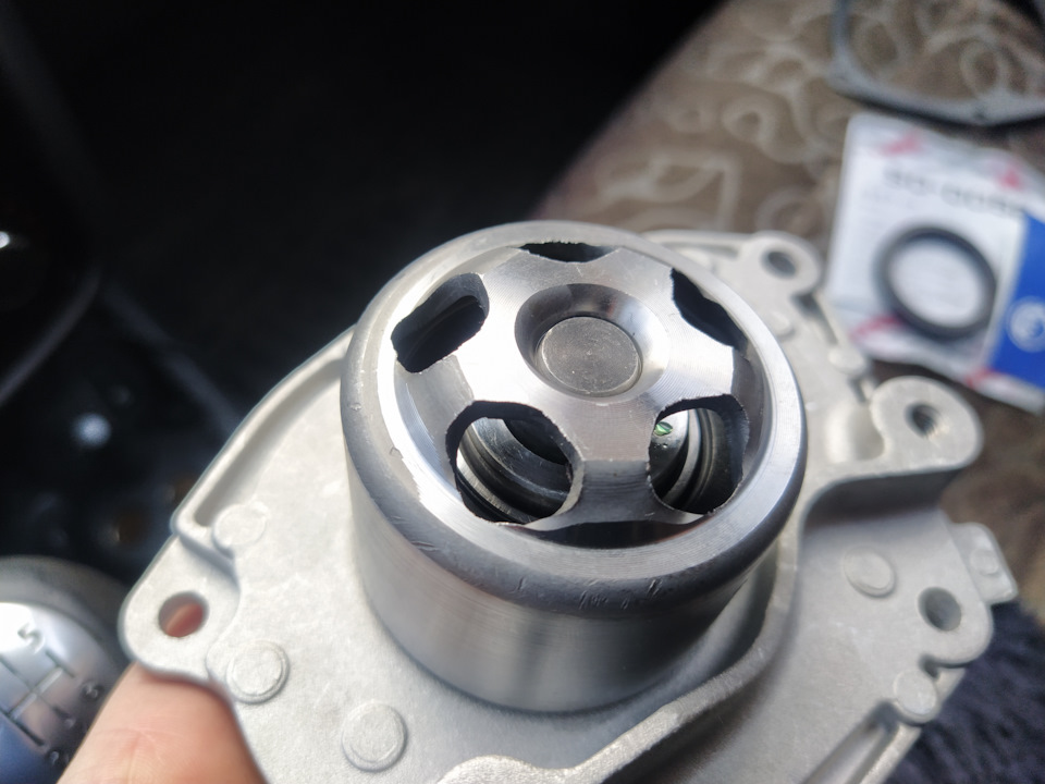 Бюджетная помпа Luzar и сальник коленвала LynxAuto. Замена помпы и ...