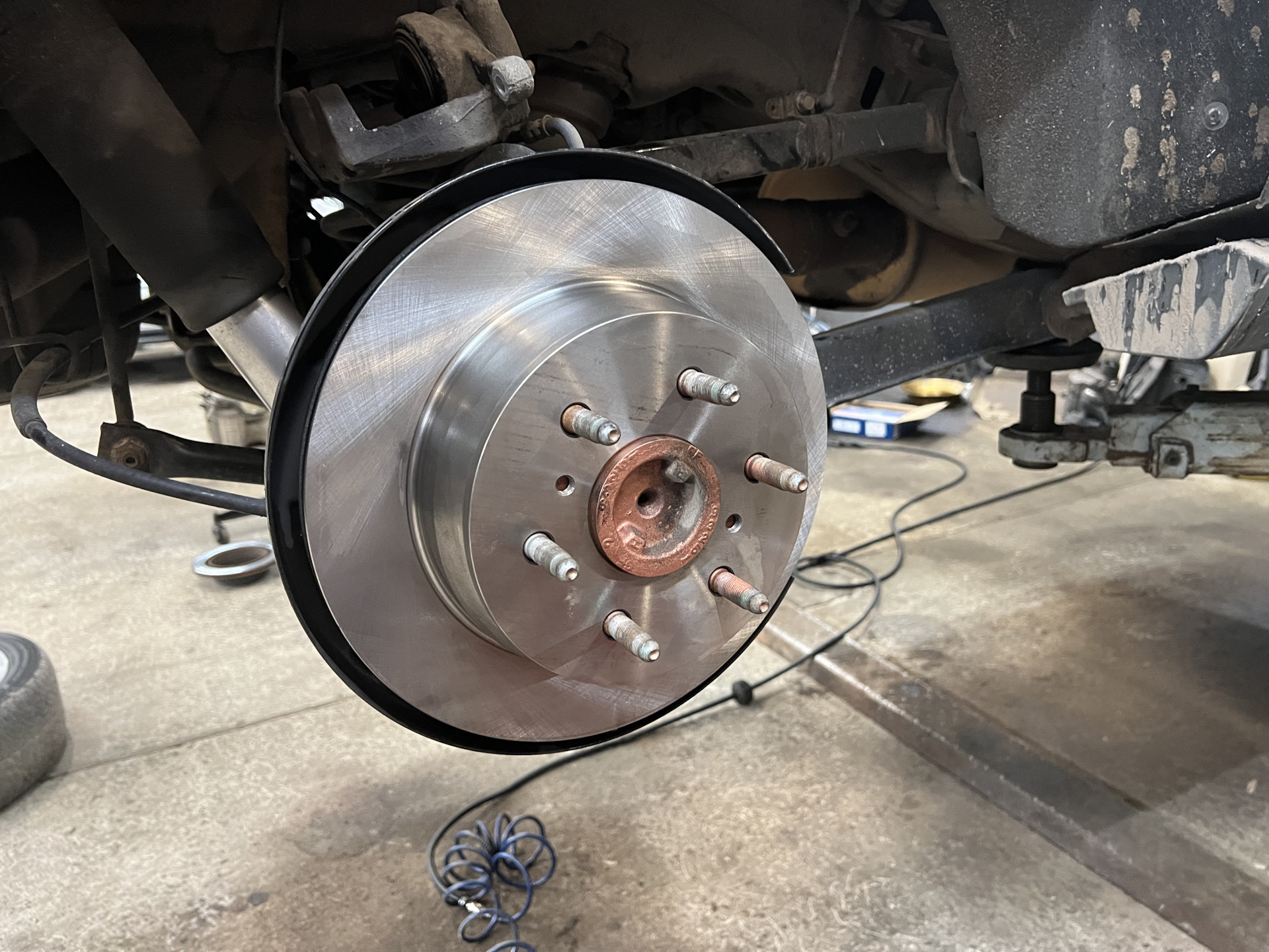 ТО 122 тысячи. Замена задних колодок и дисков. А также стандартные ...