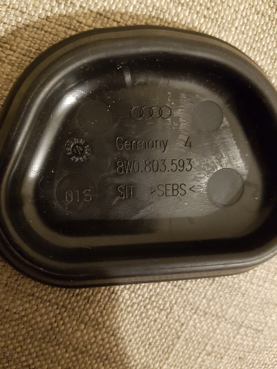 Заглушки под капот — Audi A4 (B9), 2 л, 2017 года | своими руками | DRIVE2