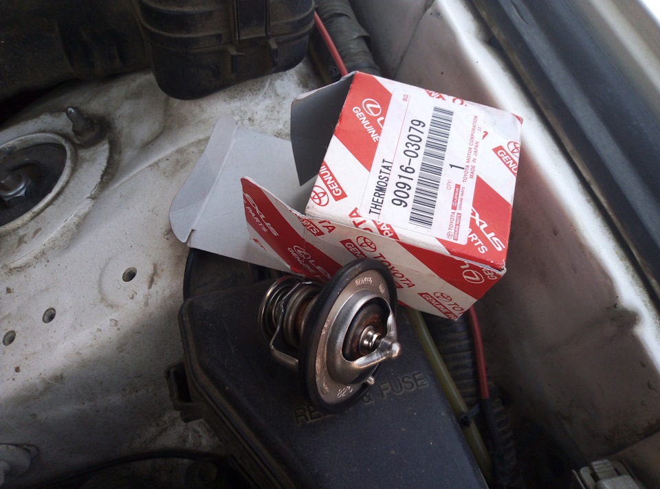 Замена радиатора и термостата. — Toyota Mark II (110), 2 л, 2003 года ...