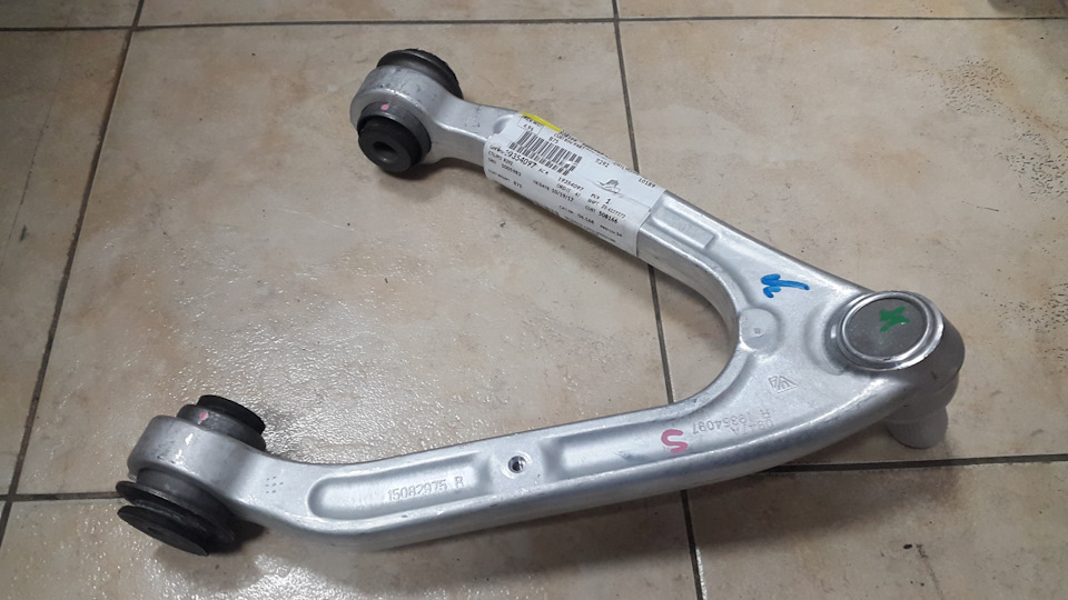 Замена верхнего рычага, свечи и чистка заслонки. — Hummer H3, 3,7 л ...