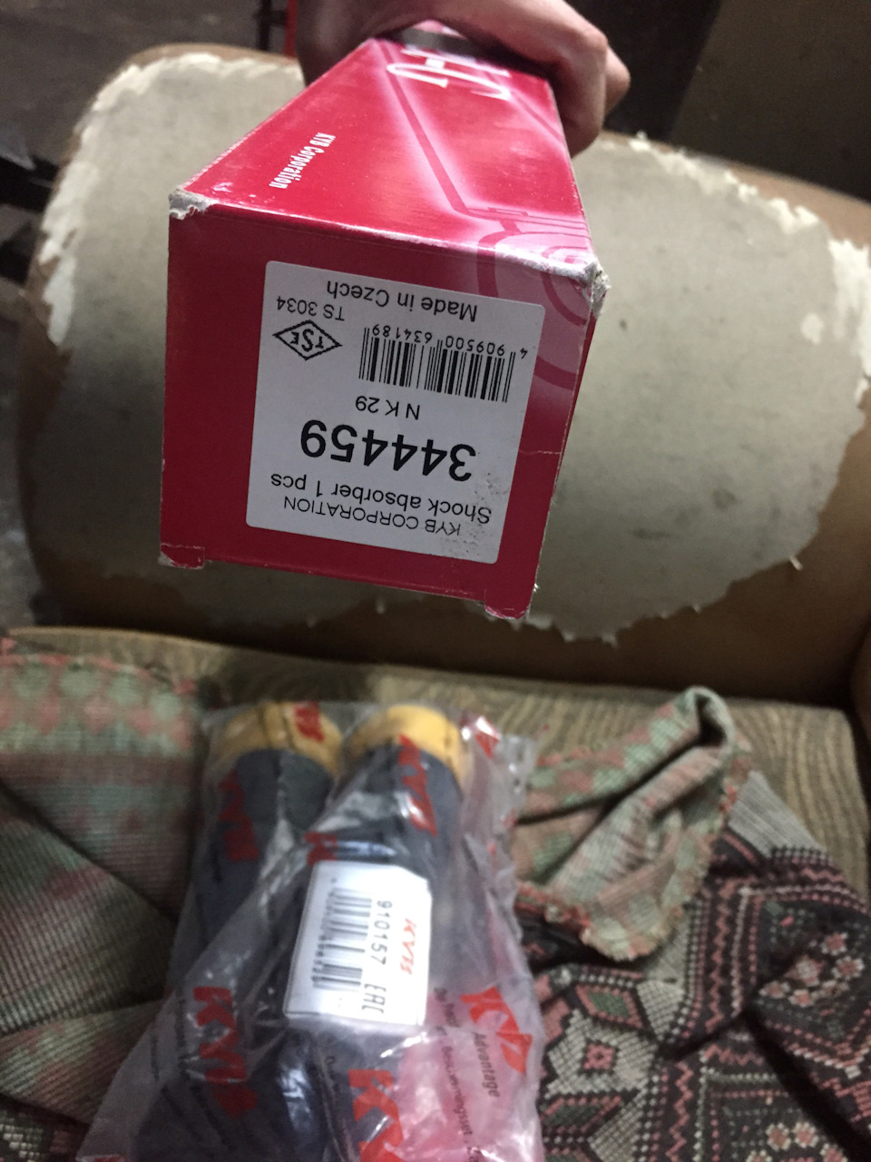 Замена задних амортизаторов — Volkswagen Passat B7, 2 л, 2011 года ...