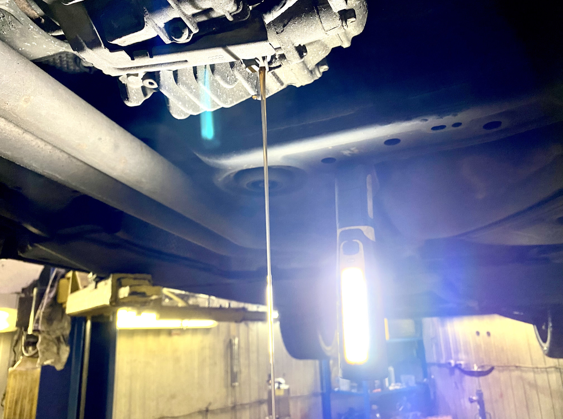 [FL] Замена масла в спортивном дифференциале — Audi A7 Sportback (1G ...