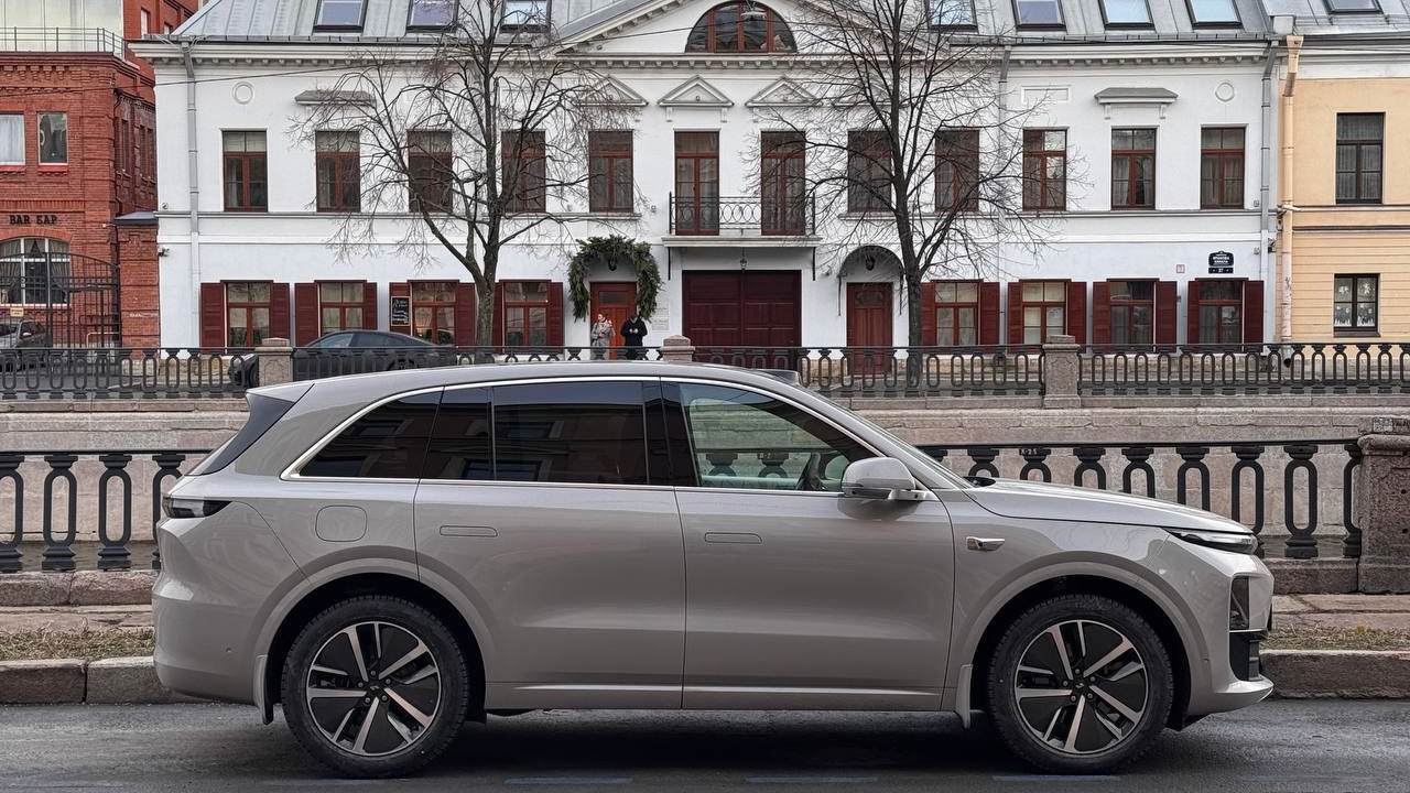 Li Auto L6 1.5 гибридный 2024 | на DRIVE2