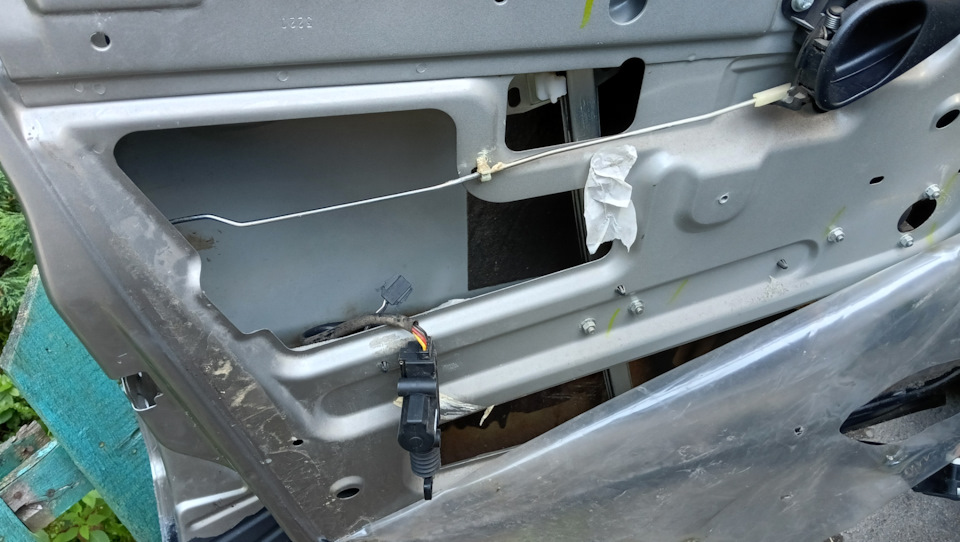 Концевик водительской двери — Chevrolet Niva GLX, 1,7 л, 2011 года ...