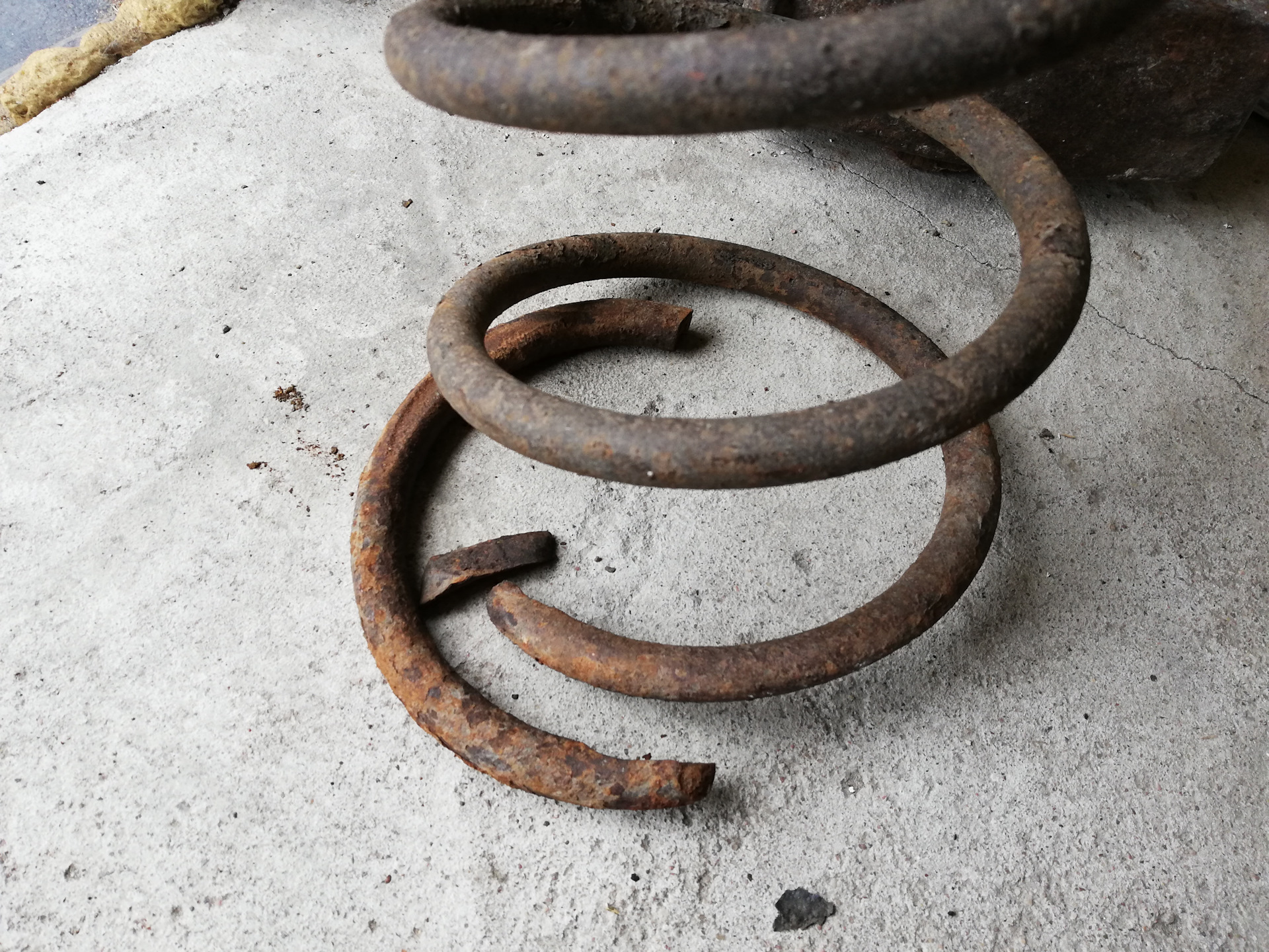 Замена передних амортизаторов и пружин — Volkswagen Passat Variant (B3 ...