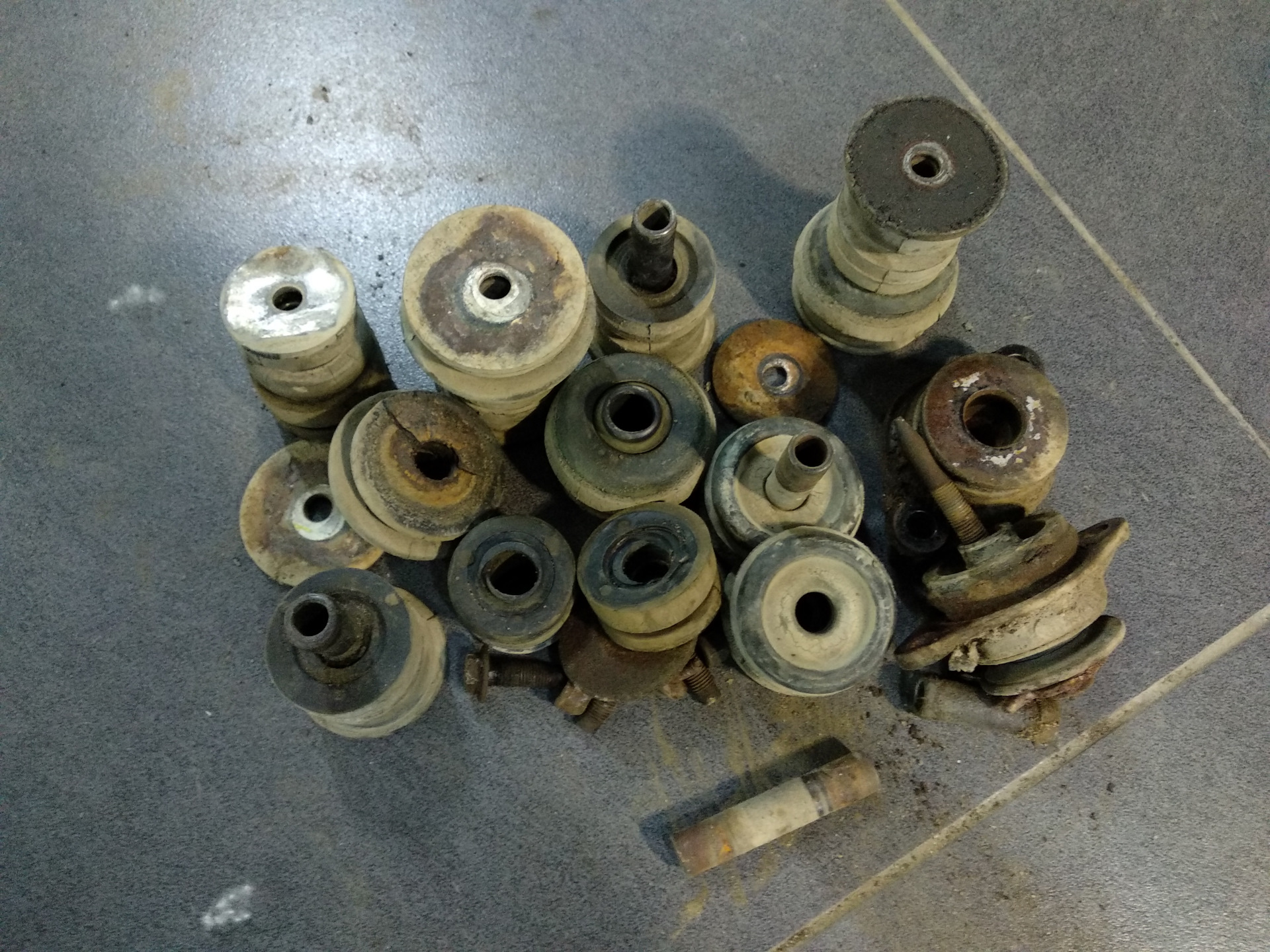 Замена подушек кузова — Toyota Hilux Surf (3G), 3,4 л, 1998 года ...