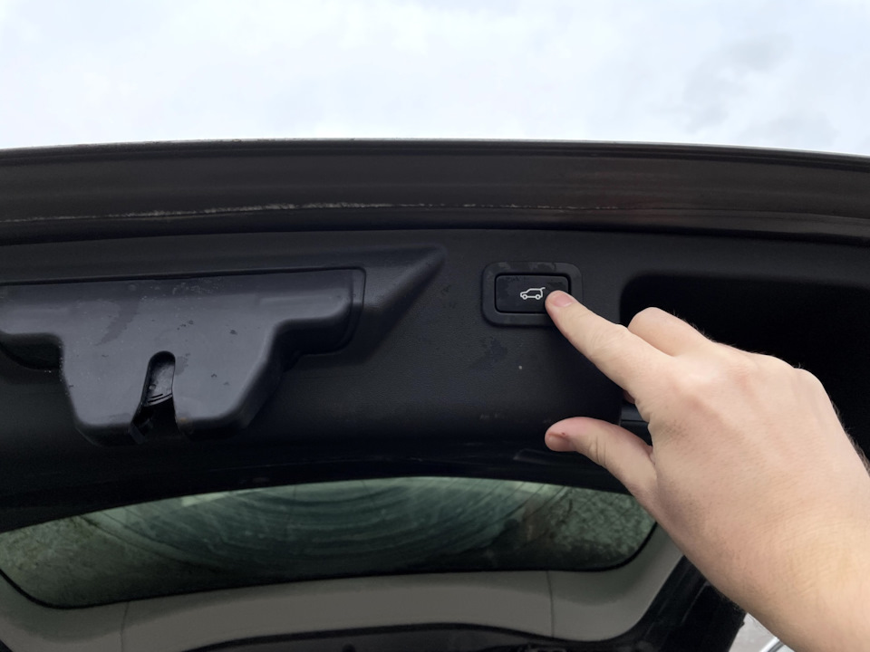 Замена кнопки закрытия багажника — Land Rover Discovery Sport (1G), 2 л ...