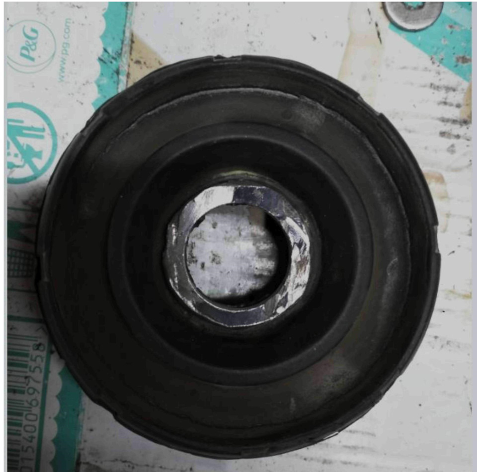 Устранение люфта опоры амортизатора на рено — Renault Duster (1G), 2 л ...