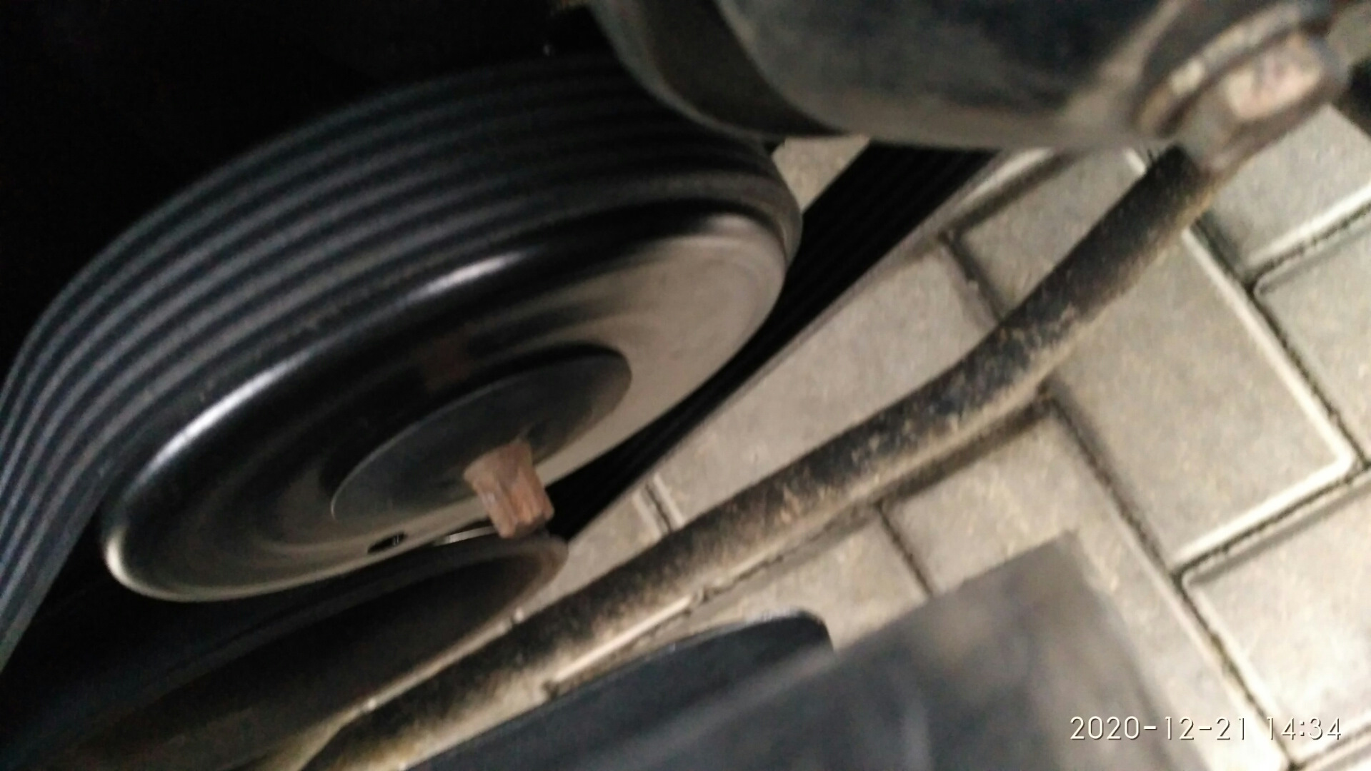 Замена ремня гены и ролика натяжителя — Mercedes-Benz E-Class (W124), 2 ...