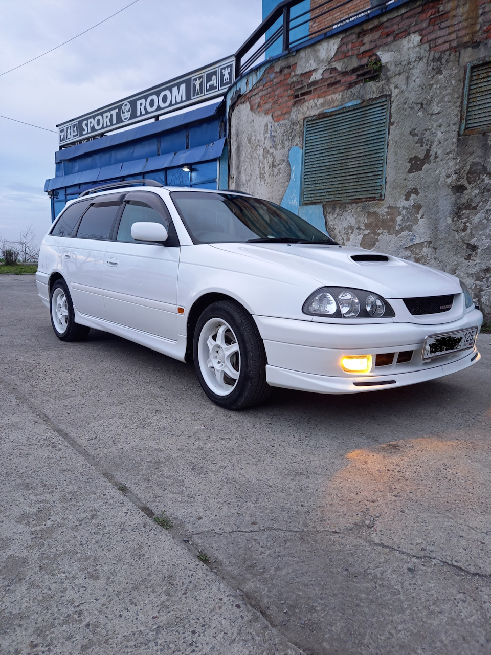 бампер, крылья, глушитель, диски — Toyota Caldina (210), 2 л, 1999 года ...