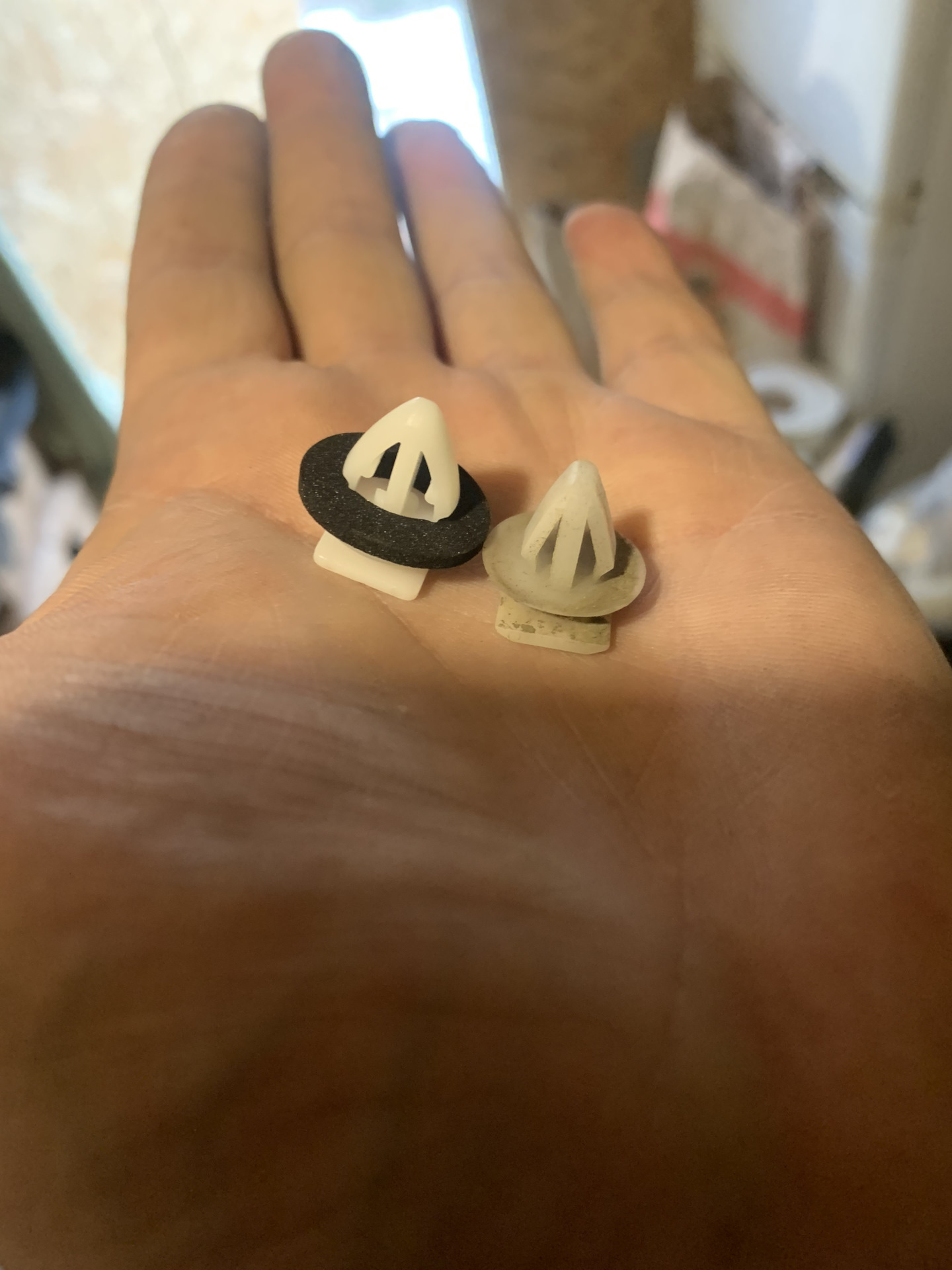 Крепление молдинга двери — Chevrolet Lacetti 5D, 1,6 л, 2008 года ...