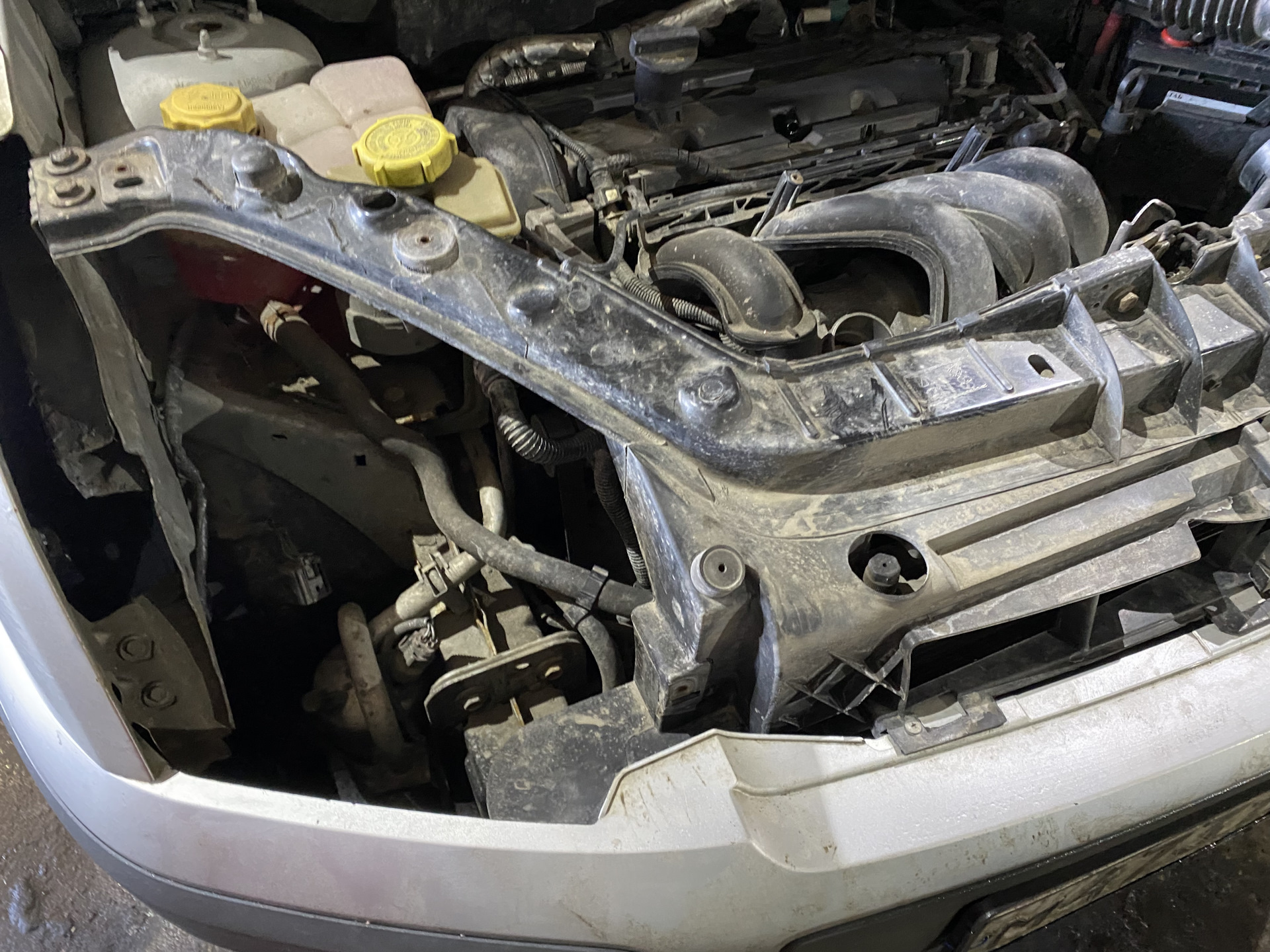 Замена термостата, да здравствует тепло — Ford Fusion, 1,6 л, 2008 года ...