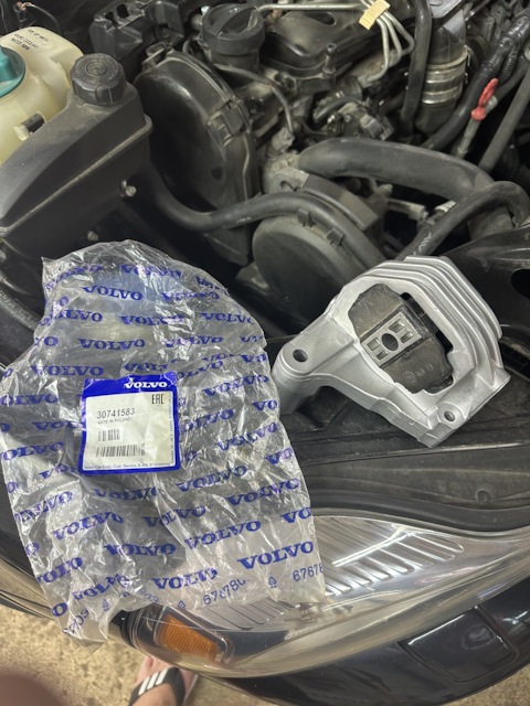 30741583 Опора двигателя/кпп Volvo | Запчасти на DRIVE2