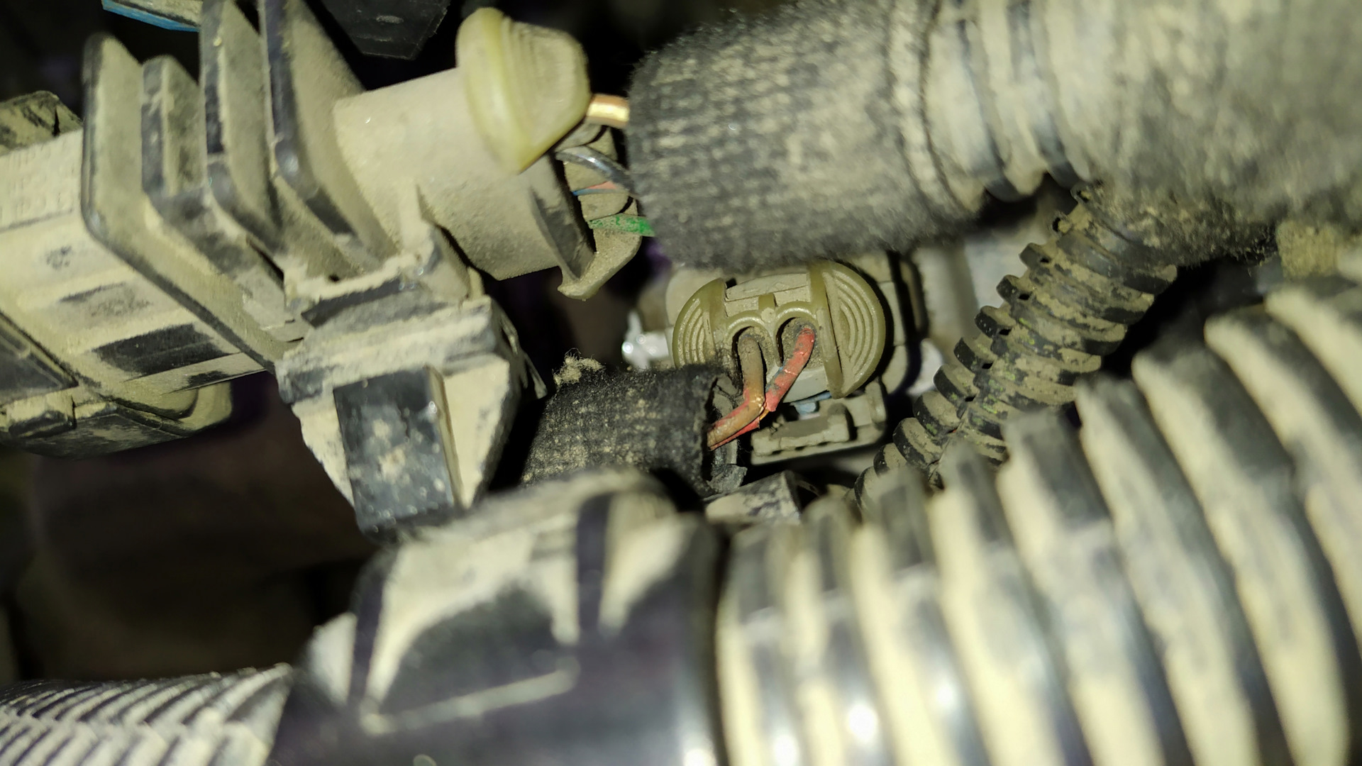 Замена предохранительного клапана в двигателе, замена масла в роботе ...