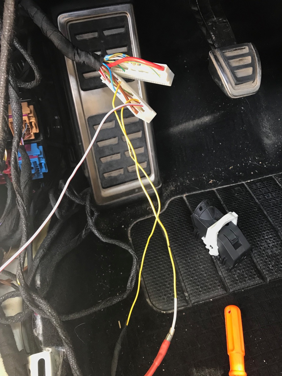 Подогрев передних сидений — Skoda Octavia A7 Mk3, 1,6 л, 2016 года ...