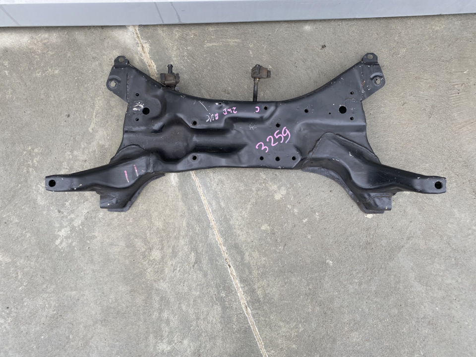 MR403173 Подрамник для Lancer 2004 года Mitsubishi | Запчасти на DRIVE2