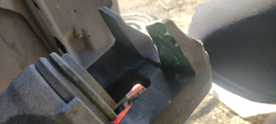 Замена колодок)))) +1 добрых дел с хромоножкой — Mitsubishi Cedia, 1,5 ...