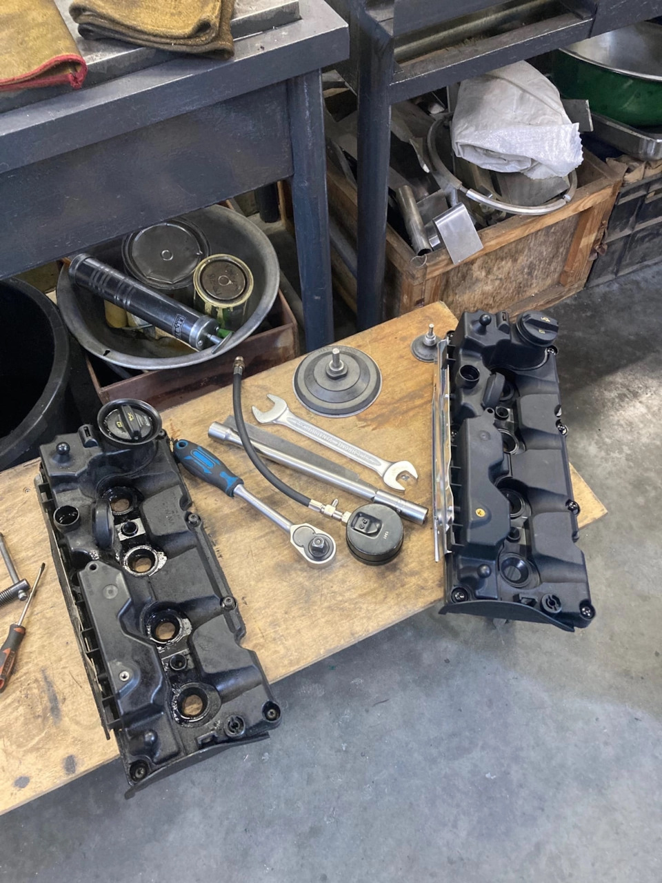 Устранение течи масла. Замена клапанной крышки на моторе CXXB ...