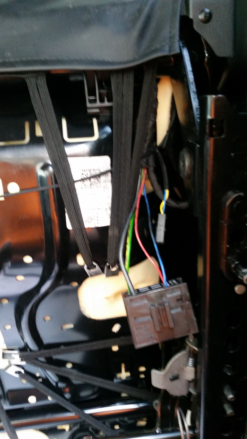 Установка штатных подогревов передних сидений в "Актив" ч.2 — Skoda ...