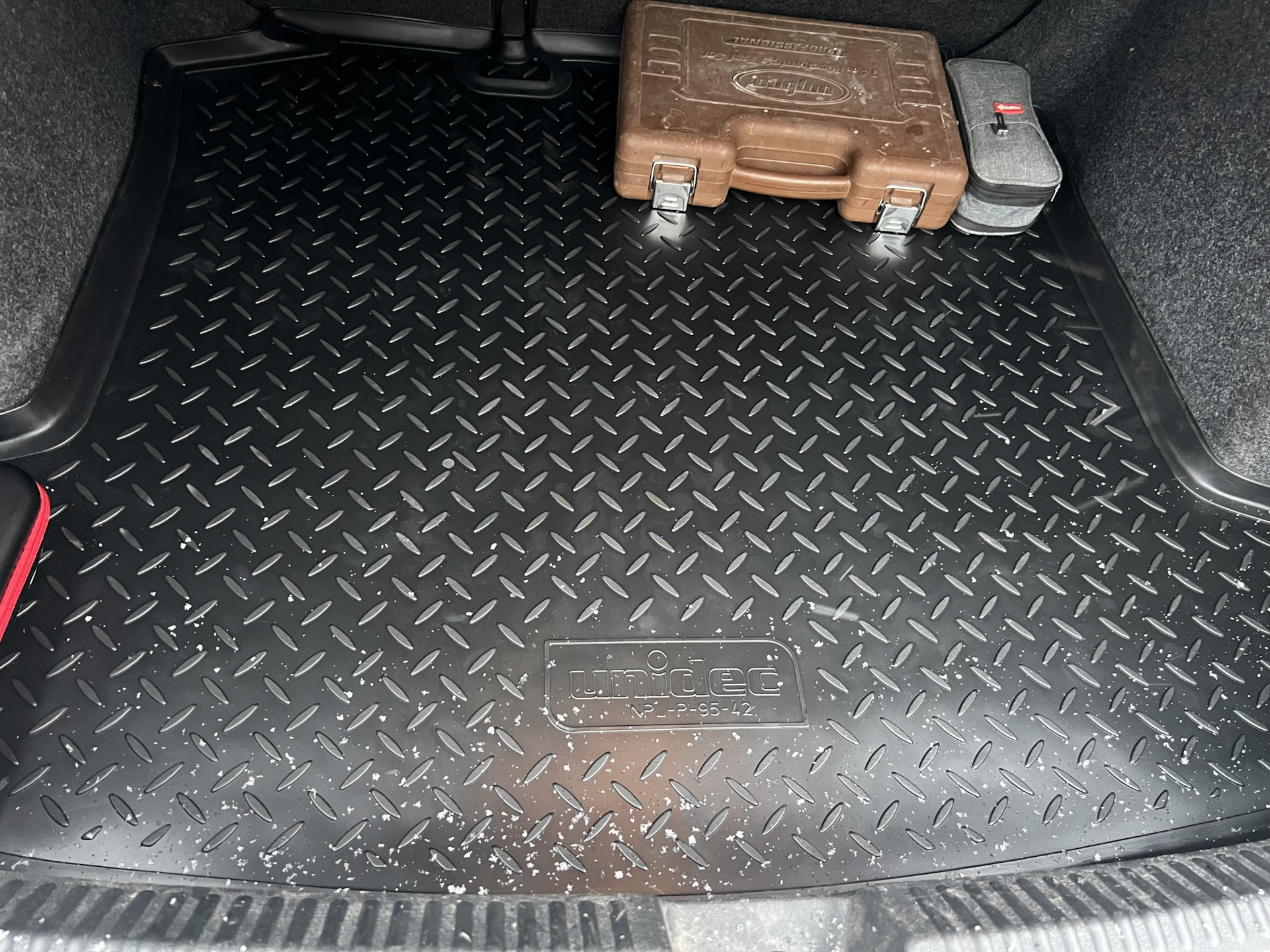 Коврик в багажник — Volkswagen Polo Sedan, 1,6 л, 2016 года | другое ...