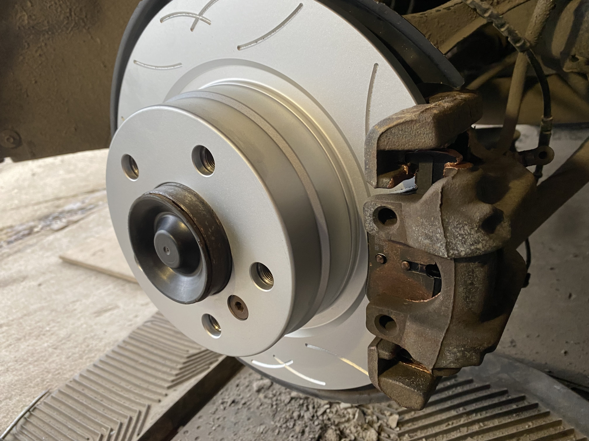 Дело №15. 🍇 Самостоятельная замена задних тормозных колодок и дисков на ...