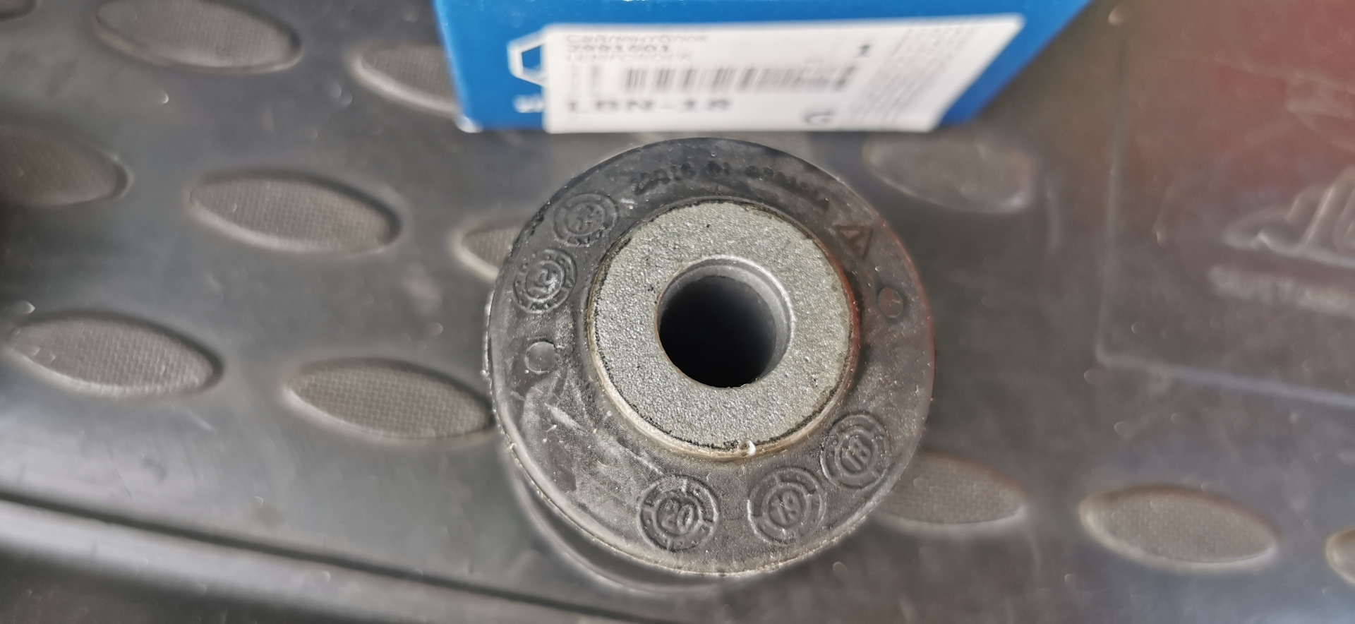 Замена нижней опоры двс, сайлентблоков переднего рычага — Skoda Yeti, 1 ...