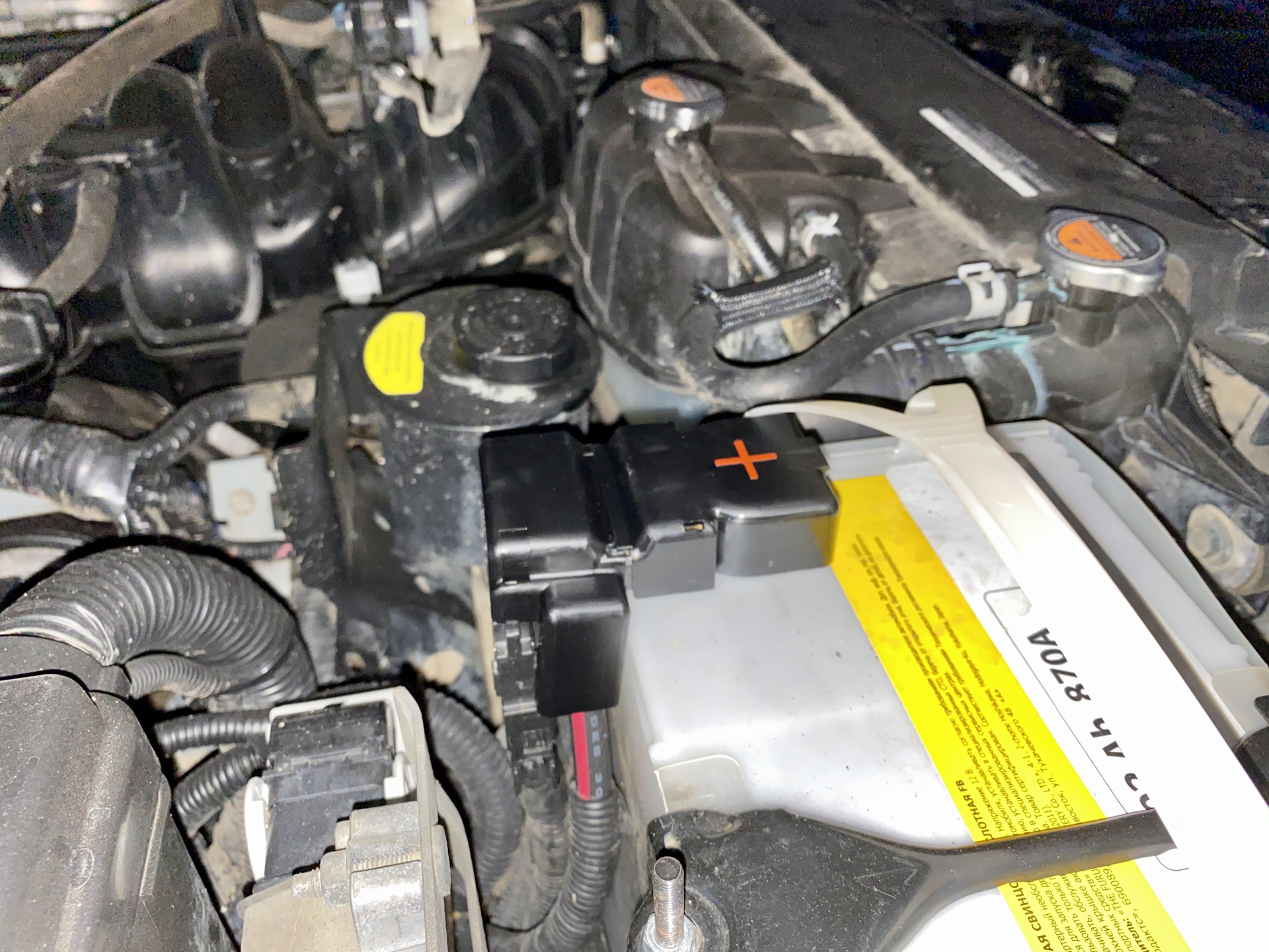 Новый аккум и крышки на его клеммы — Nissan Patrol (Y62), 5,6 л, 2011 ...