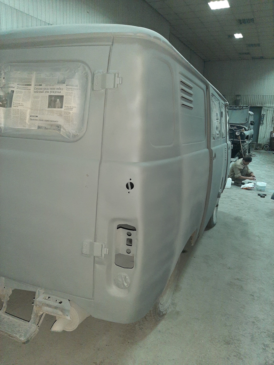 9 ноября 2021года. Первая половина дня : нанесли на кузов в два слоя ...