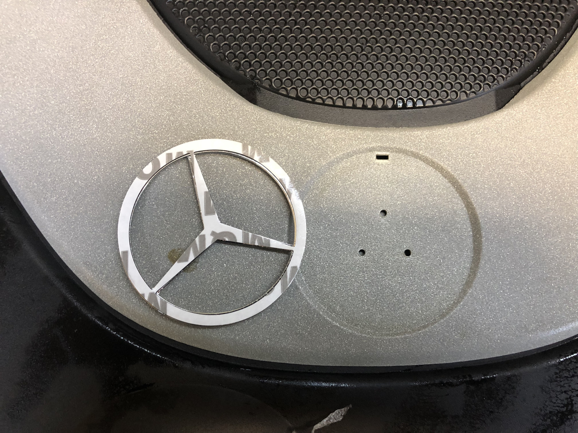 Эмблема крышки мотора — Mercedes-Benz G-Class (W463 1G), 5,5 л, 2012 ...