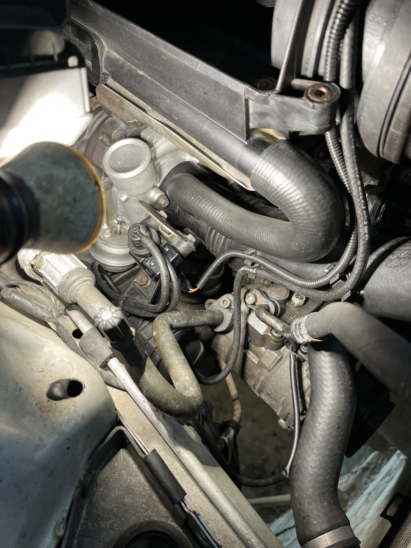 Подтеки масла на холодной части турбины М57 — BMW 5 series (E39), 2,5 л ...